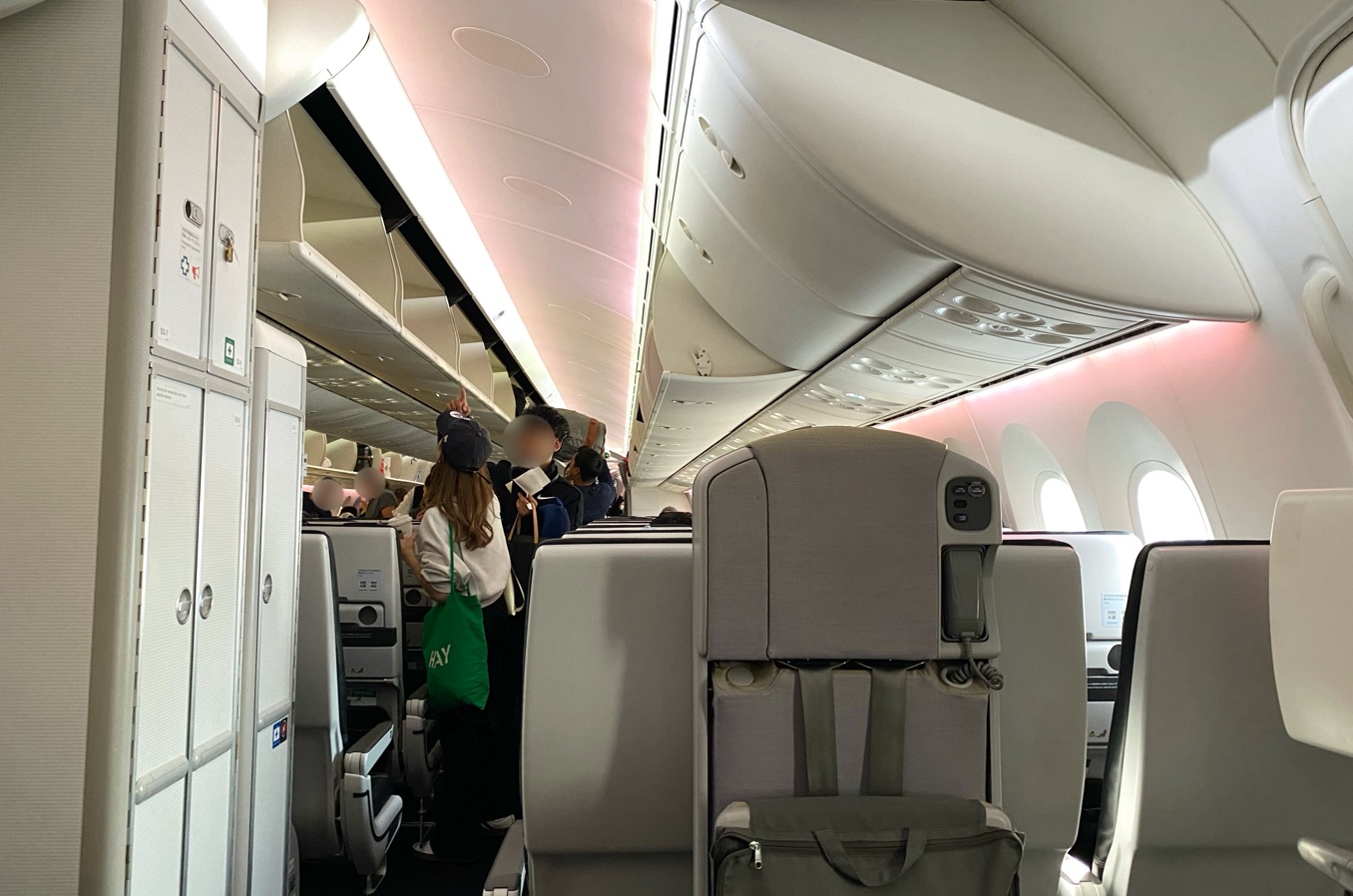 ZIPAIRの機内の様子は? バンクーバーまで乗ったのでレビューします | カナダ好き